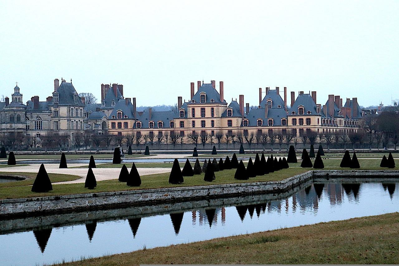 Tout savoir sur les plus beaux et célèbres châteaux de France.